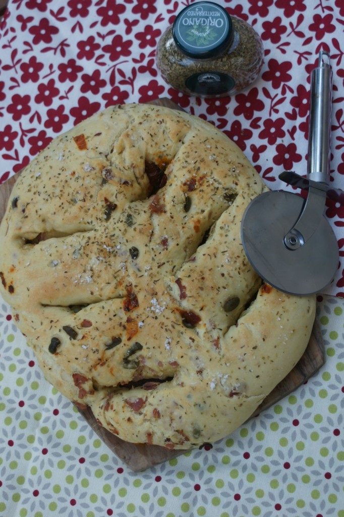 Fougasse provençale : jambon, olives et tomates séchées – Fourchett.es